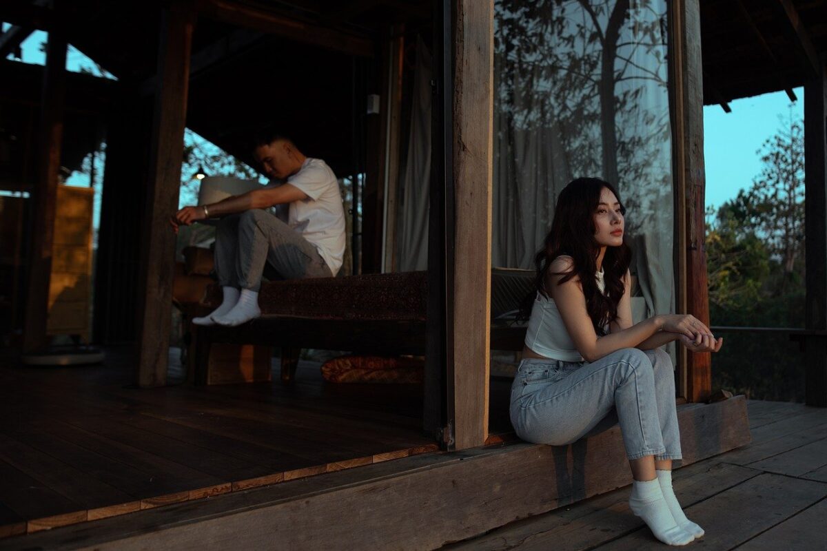 How to Emotionally Detach Yourself From Your Husband