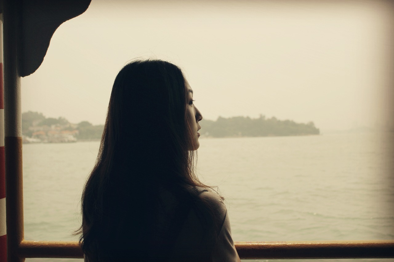 21 Key Signs of an Emotionally Distant Man (Unavailable Partners ...