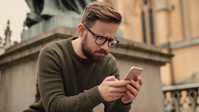 Anxious Attachment Style: Causes and Relationship Strategies